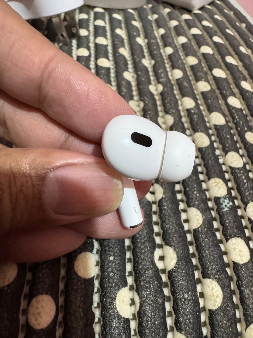AirPods Pro Gen 2 left buds ligthning(madami stock), Audio, Earphones ...