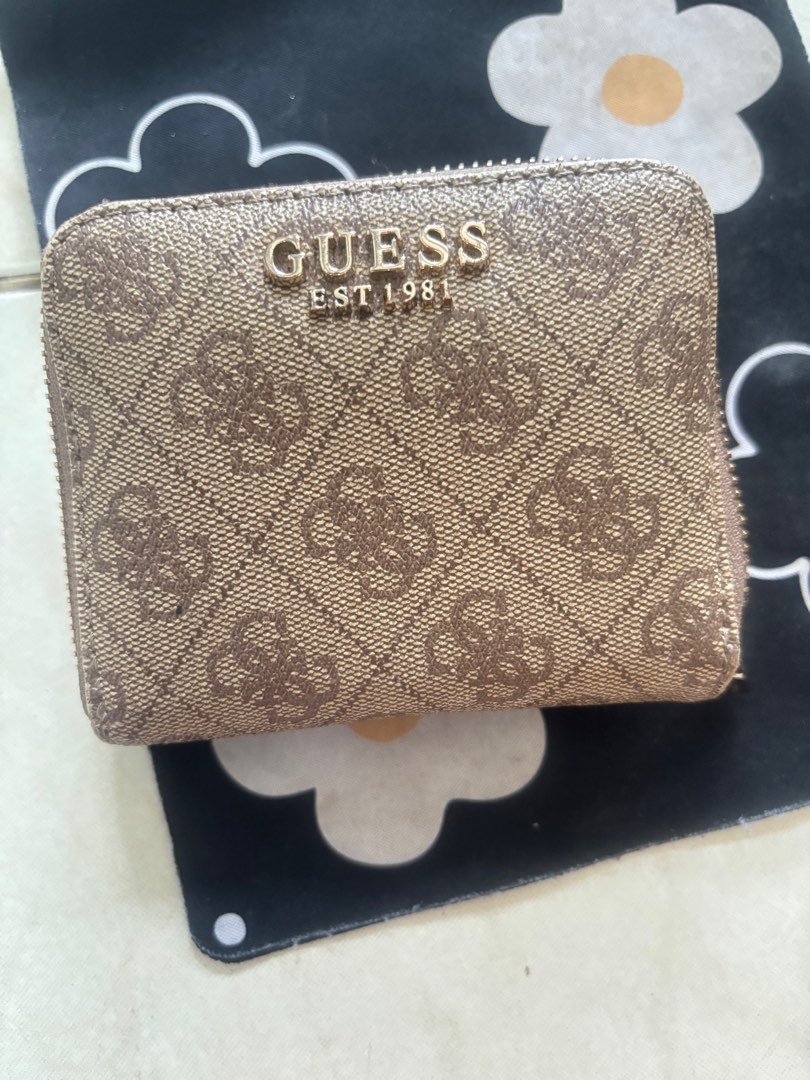 Dompet Guess, Fesyen Wanita, Tas & Dompet di Carousell