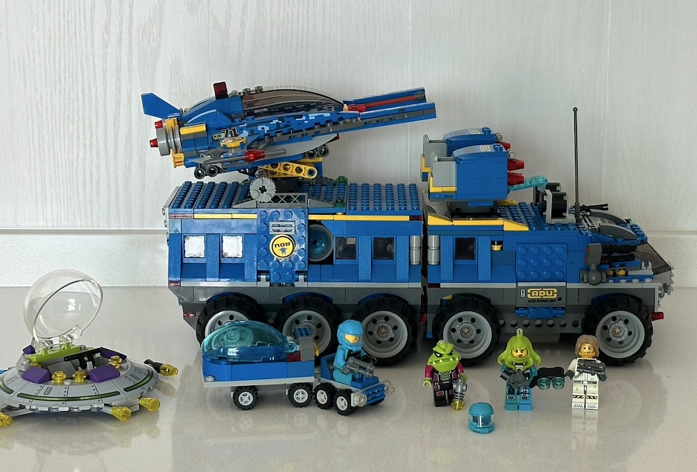 Lego Alien Conquest 7022 Earth Defense HQ, Hobbies & Toys, Toys & Games ...