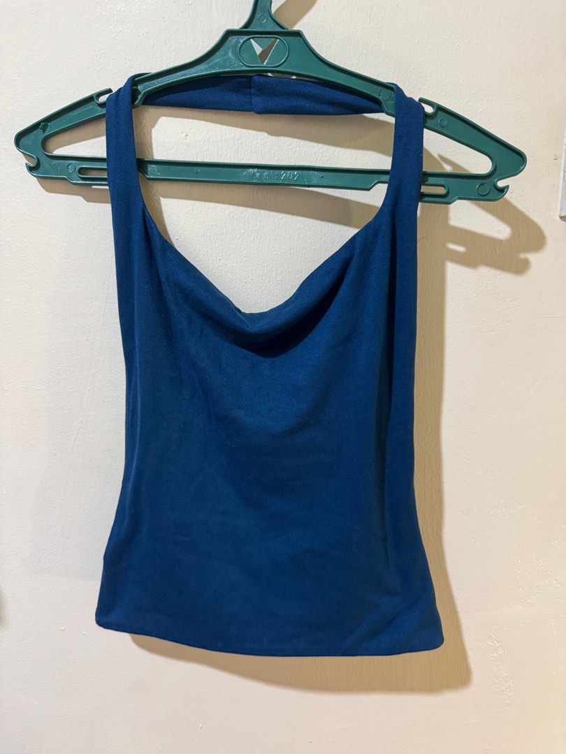 mera halter top, Women's Fashion, Tops, Sleeveless on Carousell