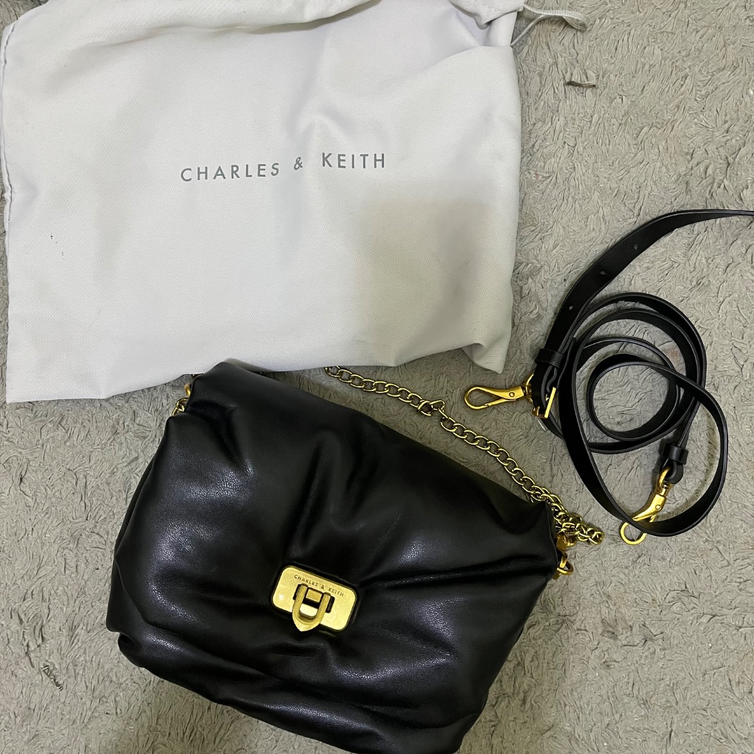 Pillow Bag Charles & Keith, Barang Mewah, Tas & Dompet di Carousell
