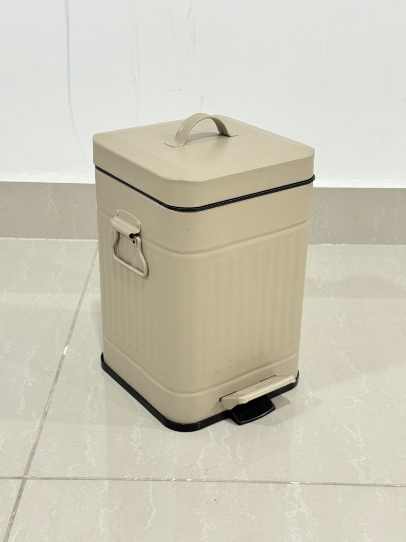 ROOM DUSTBIN / TONG SAMPAH KECIL, Furniture & Home Living, Cleaning ...