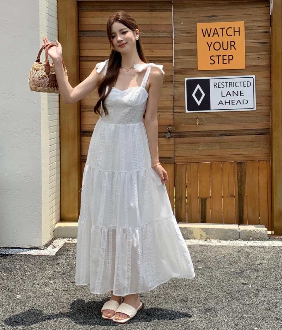 TLC Eyelette Dress, Women's Fashion, Dresses & Sets, Dresses on Carousell
