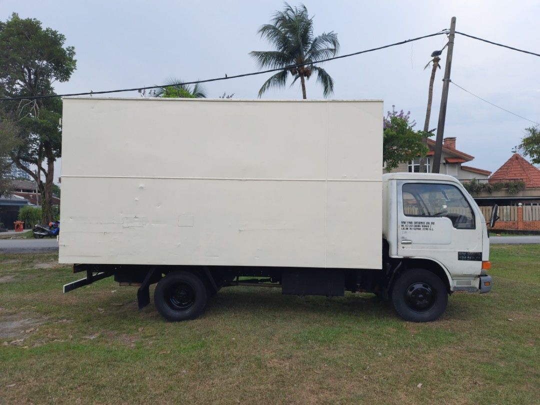 2001 Nissan UD 3 TAN Box 14 kaki, Cars, Cars for Sale on Carousell