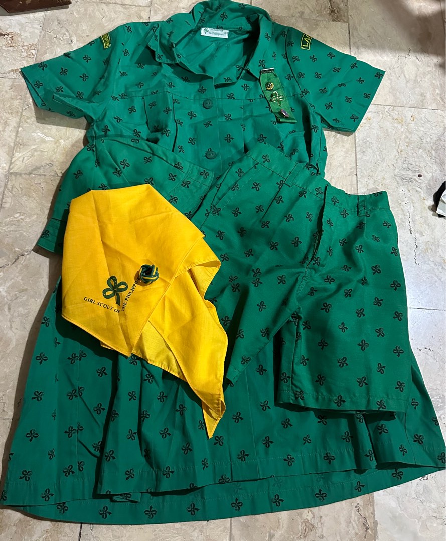 complete girl scout uniform size 16 fits to age 12 yrs old, Hobbies ...