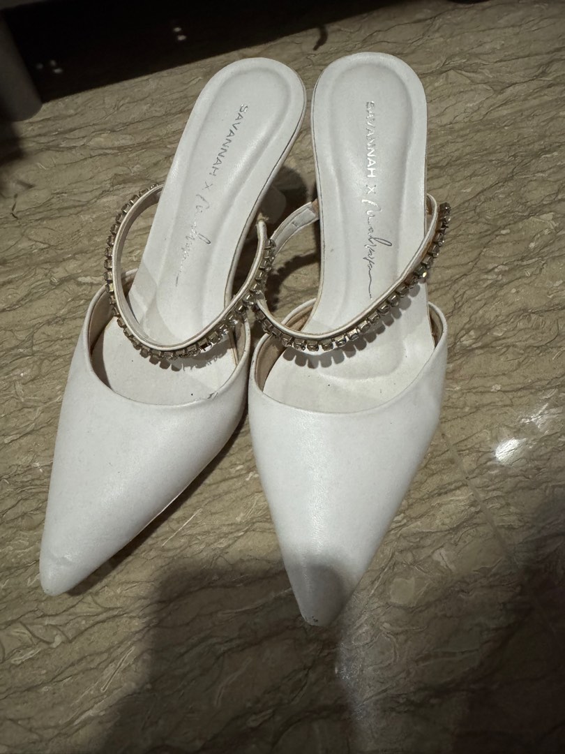 Heels putih savannah x malvava, Fesyen Wanita, Sepatu di Carousell