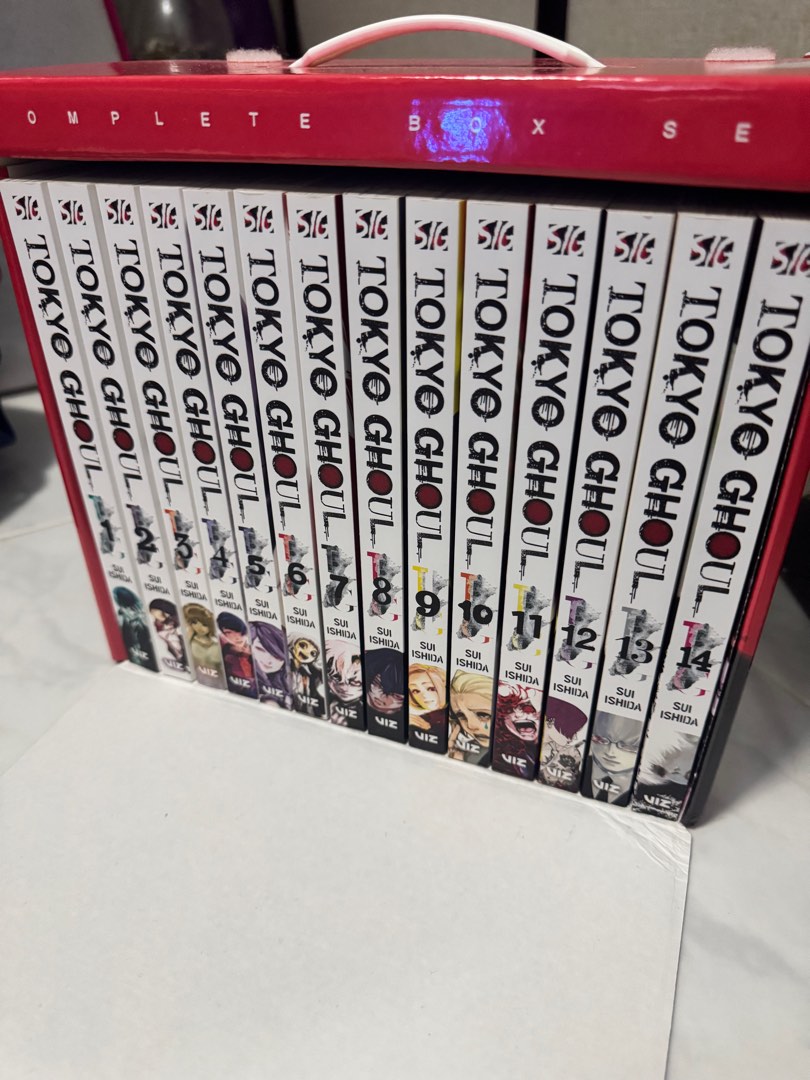 tokyo ghoul complete box set (poster included), Hobbies & Toys, Books ...