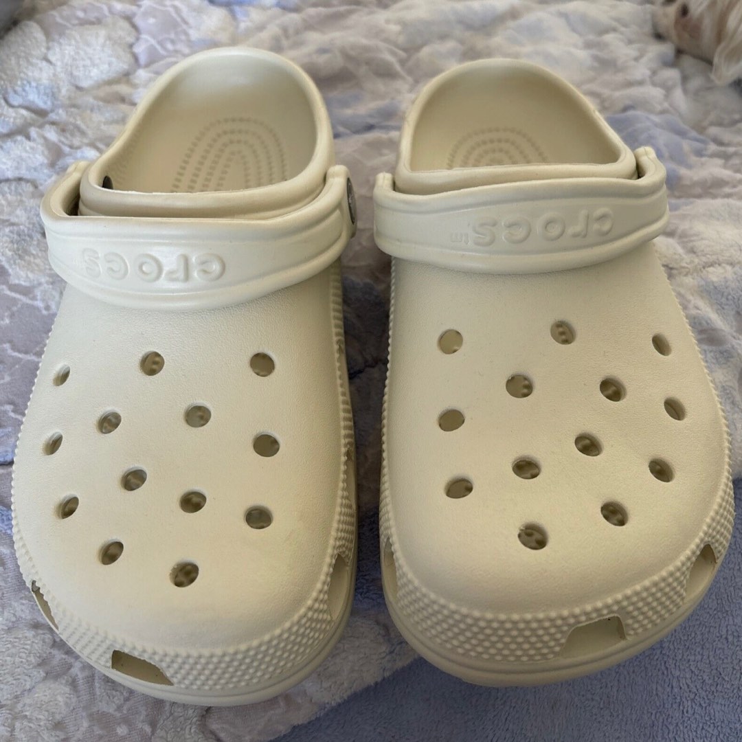 unisex crocs classic sandal ukuran 38, Fesyen Wanita, Sepatu di Carousell