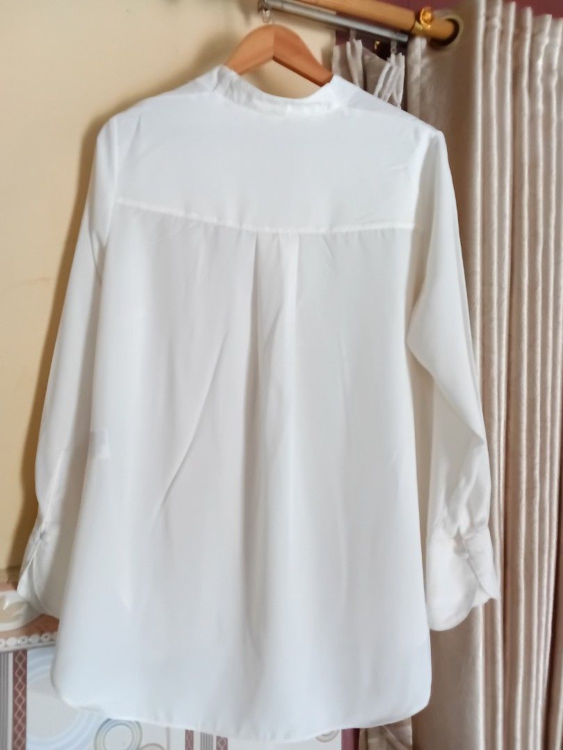 White Top blouse hnm, Fesyen Wanita, Pakaian Wanita, Atasan di Carousell