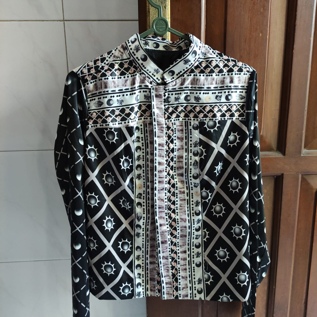 Blazer Hitam Impor / Cardigan Impor Mewah, Fesyen Wanita, Pakaian Wanita, Lainnya di Carousell