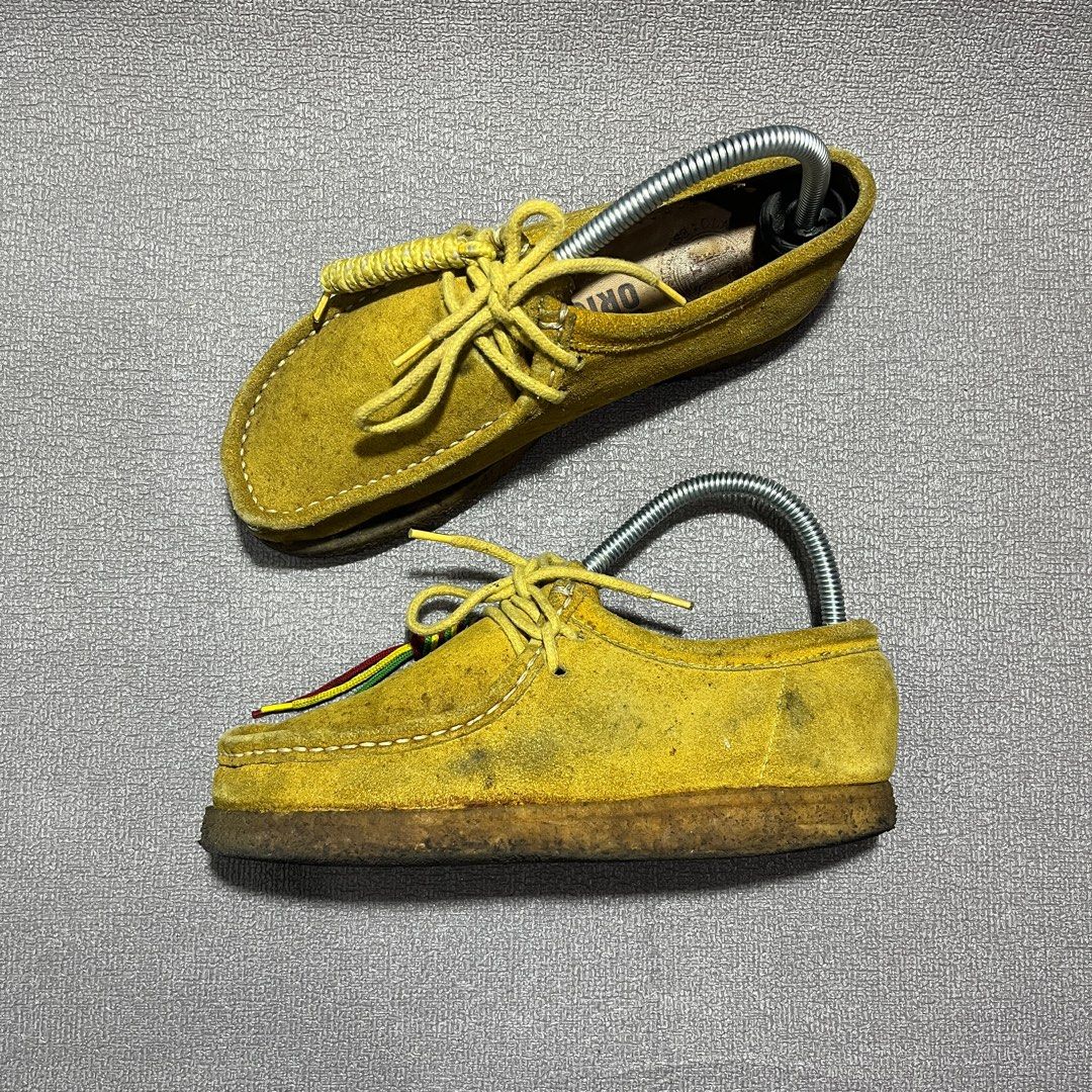 Clarks Wallabee Yellow Suede, Fesyen Pria, Sepatu , Lainnya di Carousell