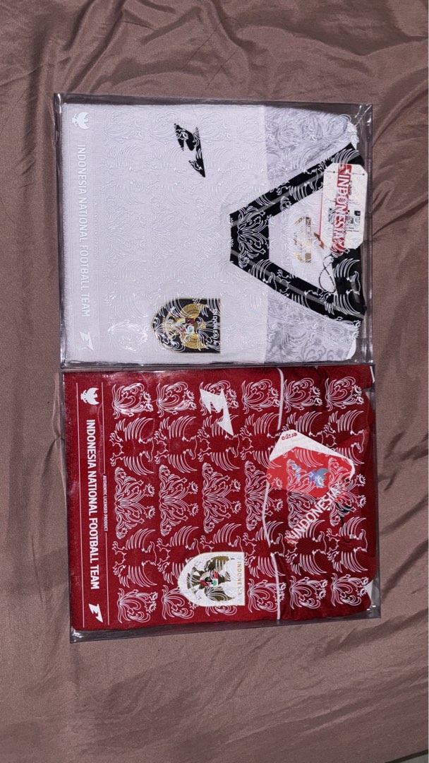 Erspo Player Issue 2025, Fesyen Pria, Pakaian , Atasan di Carousell