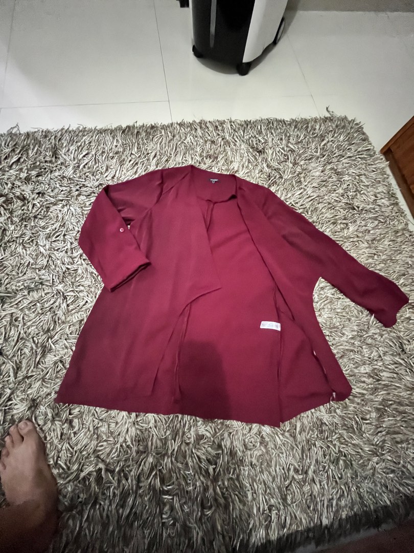 outer warna merah maroon masih bagus banget warnanya pekat, Fesyen ...