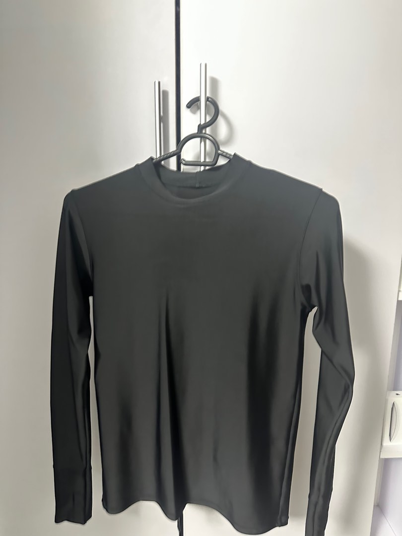 Plain Black rash guard, Men's Fashion, Tops & Sets, Swim Top & Rash ...
