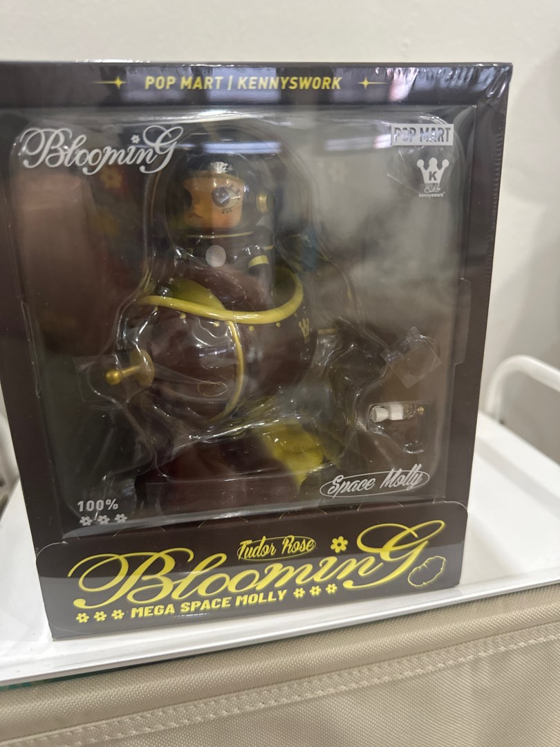 Pop Mart Kennyswork Mega Space Molly Blooming Tudor Rose Figure (uk ...