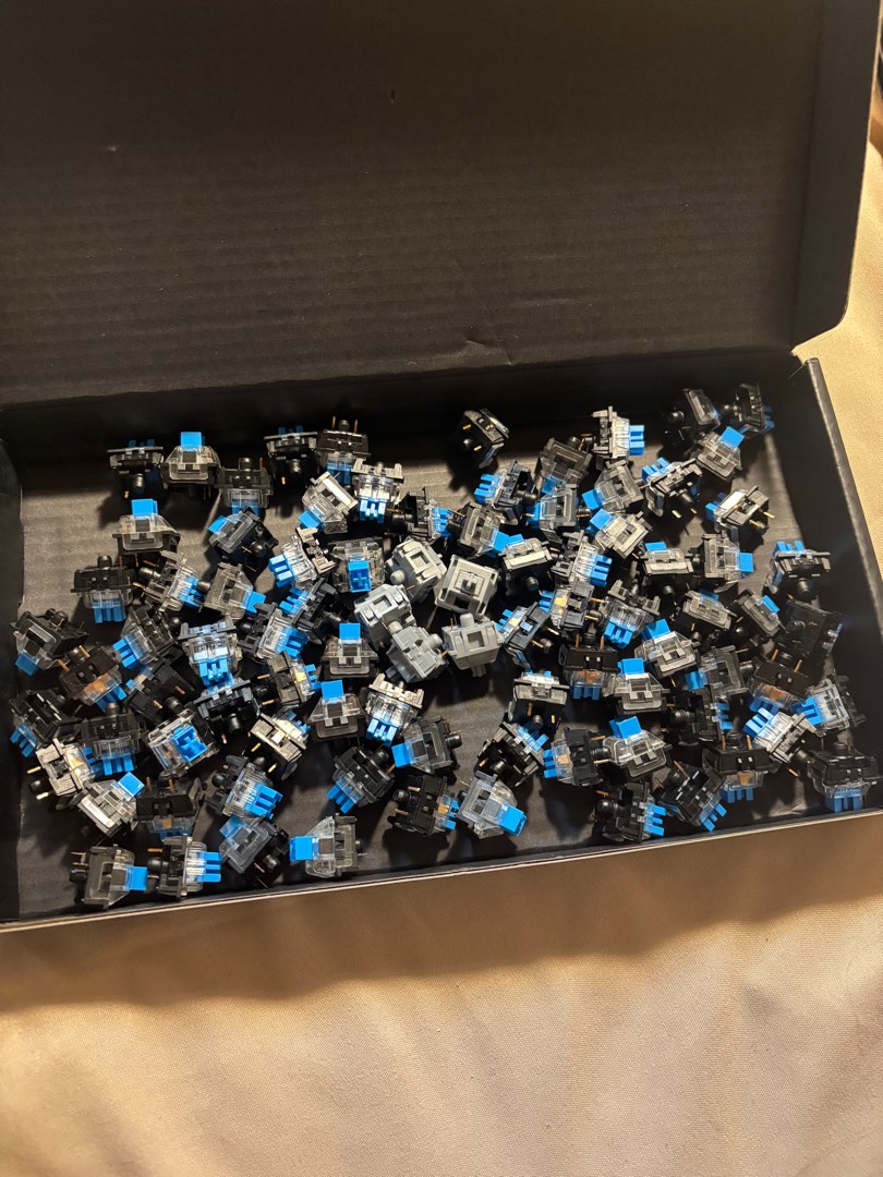 Redragon Blue Switches (With 5 Akko Switches), Computers & Tech, Parts ...