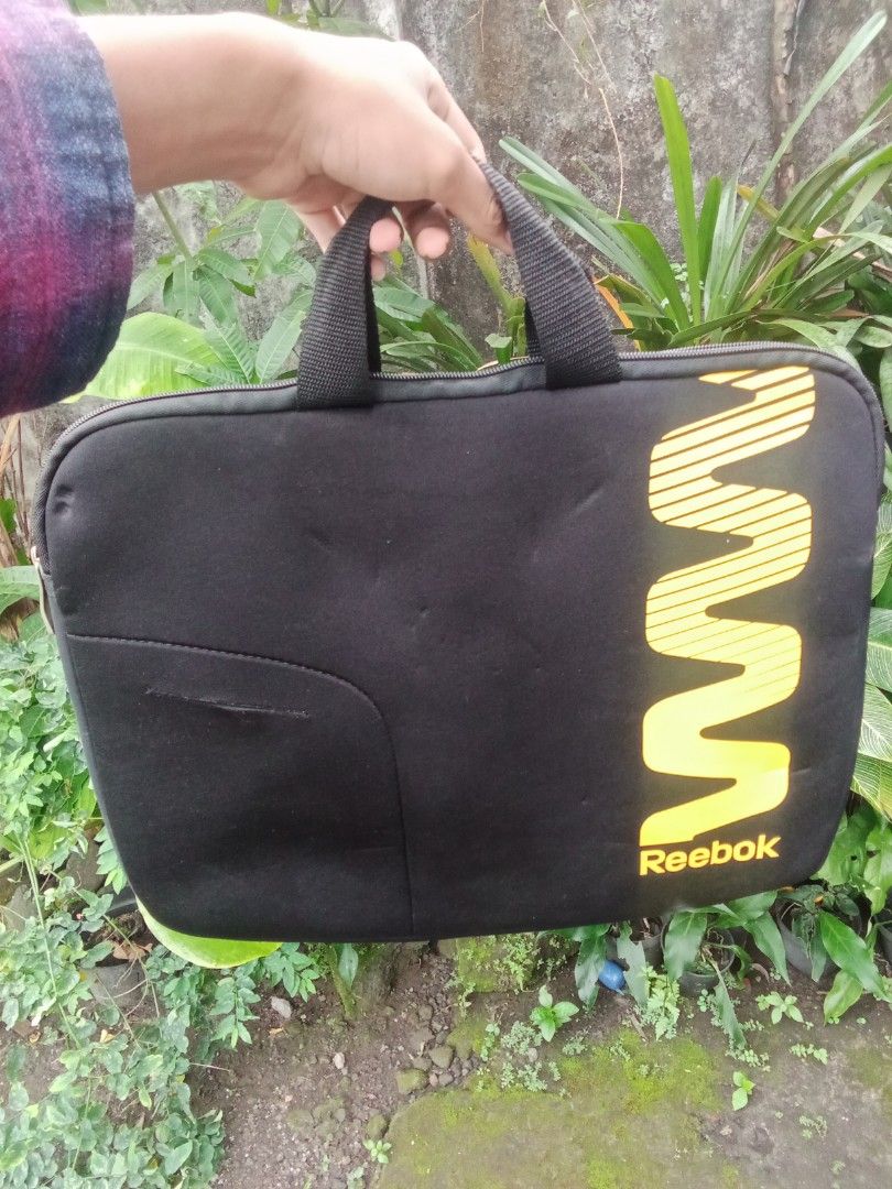 Tas Laptop Merk Reebok 39cm×30cm, Elektronik, Bagian Komputer ...