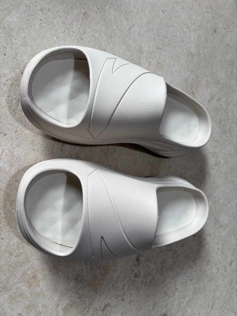 ANTA White Slides, Men's Fashion, Footwear, Flipflops and Slides on ...