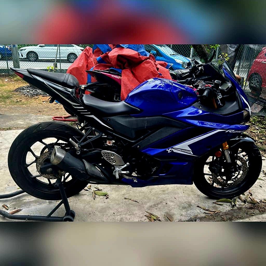 Yamaha r25 v2, Motorbikes on Carousell
