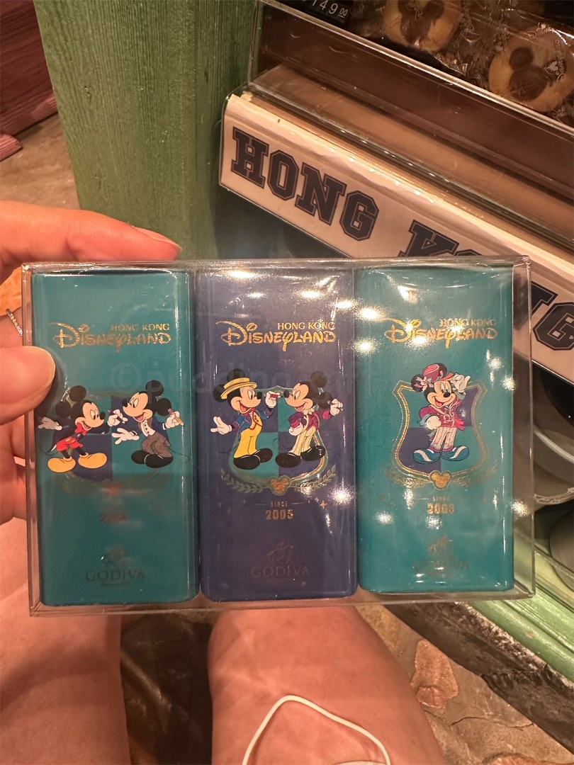 (代購) HK Disney x Godiva 盒裝朱古力豆套裝, 嘢食 & 嘢飲, 包裝食物&即食食物 - Carousell