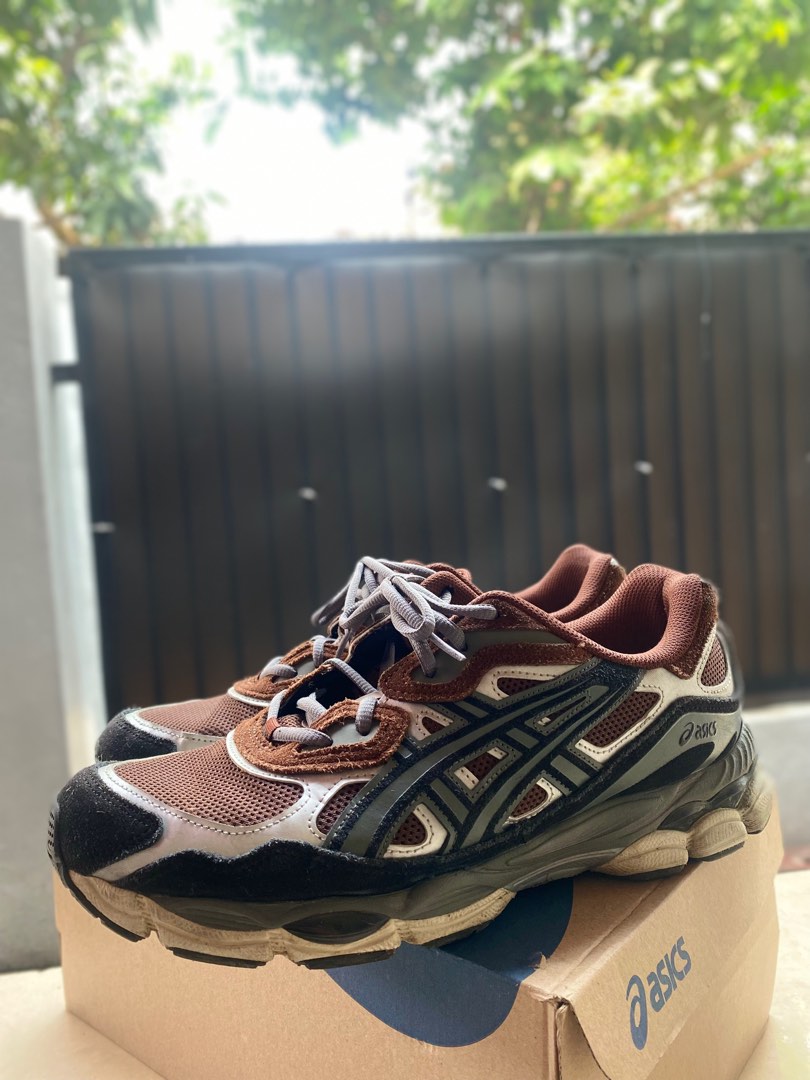 Asics Gel NYC - Reddish Brown Size 45, Fesyen Pria, Sepatu , Sneakers ...
