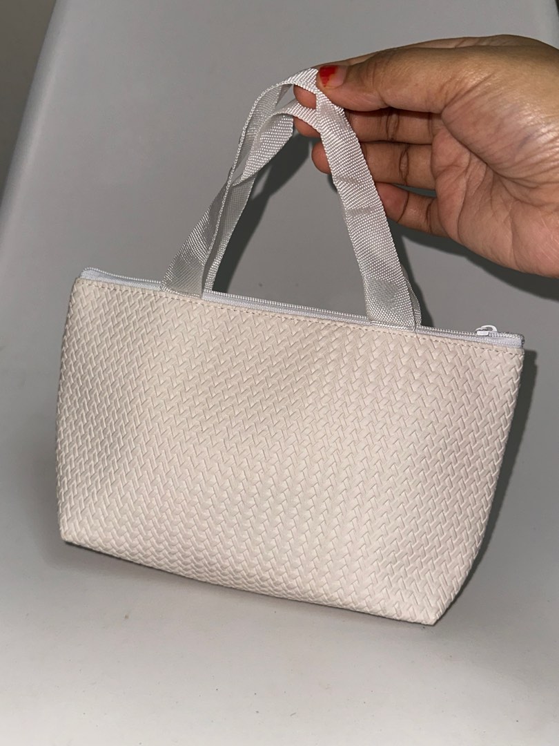 Beg Pouch Putih Anyaman Maaih Baru, Women's Fashion, Bags & Wallets ...