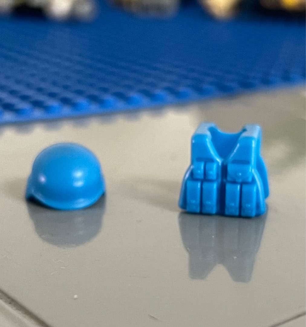 Brickarms UN Helmet Vest - Brickmania Lego Swat Police Army, Hobbies ...