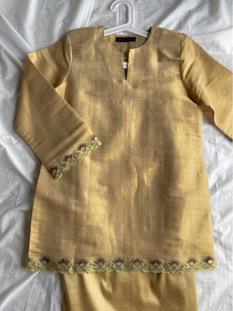 Dang Anum Kurung, Women's Fashion, Muslimah Fashion, Baju Kurung & sets ...
