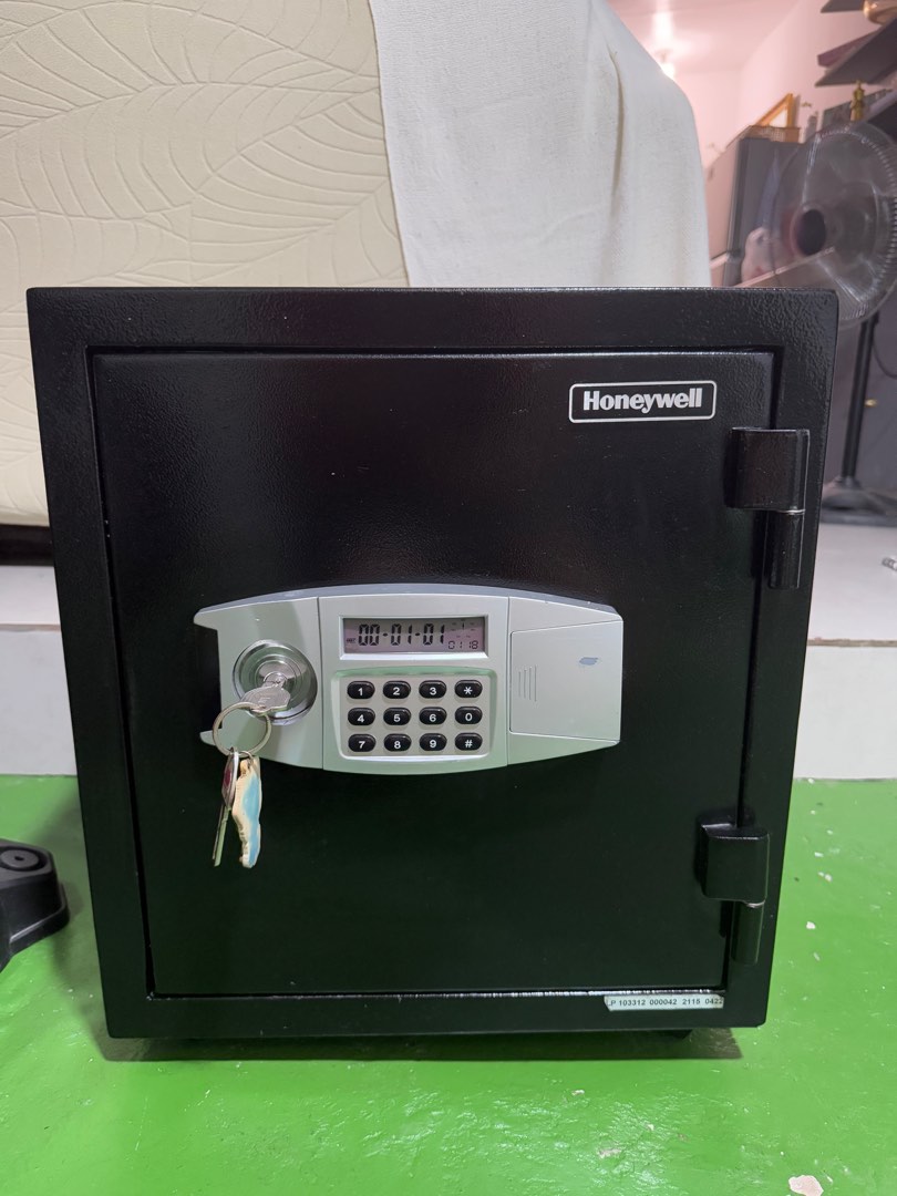 Honeywell 2115 Digital Steel Fire & Security Safe, Furniture & Home ...