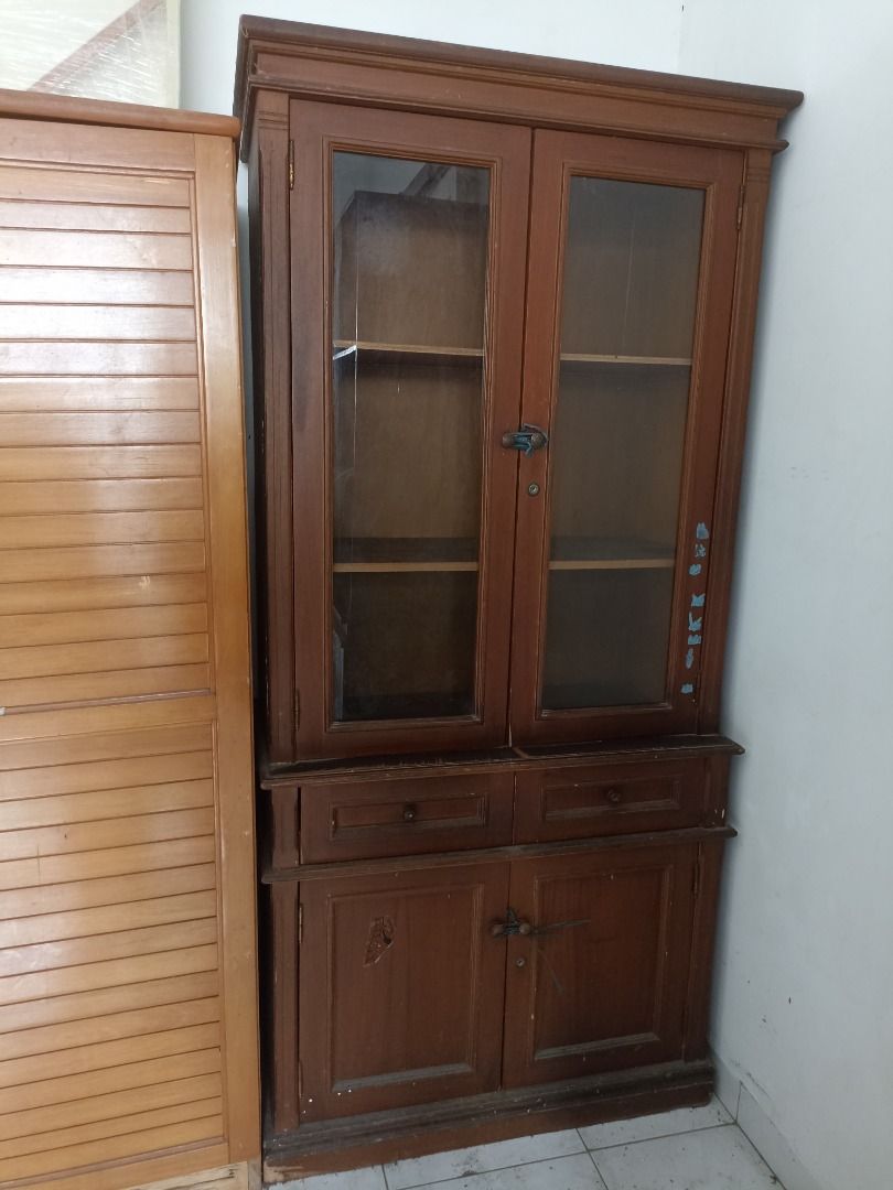 Rak lemari buku kaca kayu solid, Perabotan Rumah di Carousell