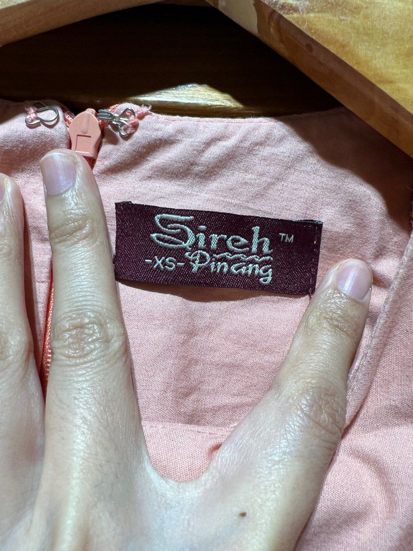 Sireh Pinang Kurung, Women's Fashion, Muslimah Fashion, Baju Kurung ...