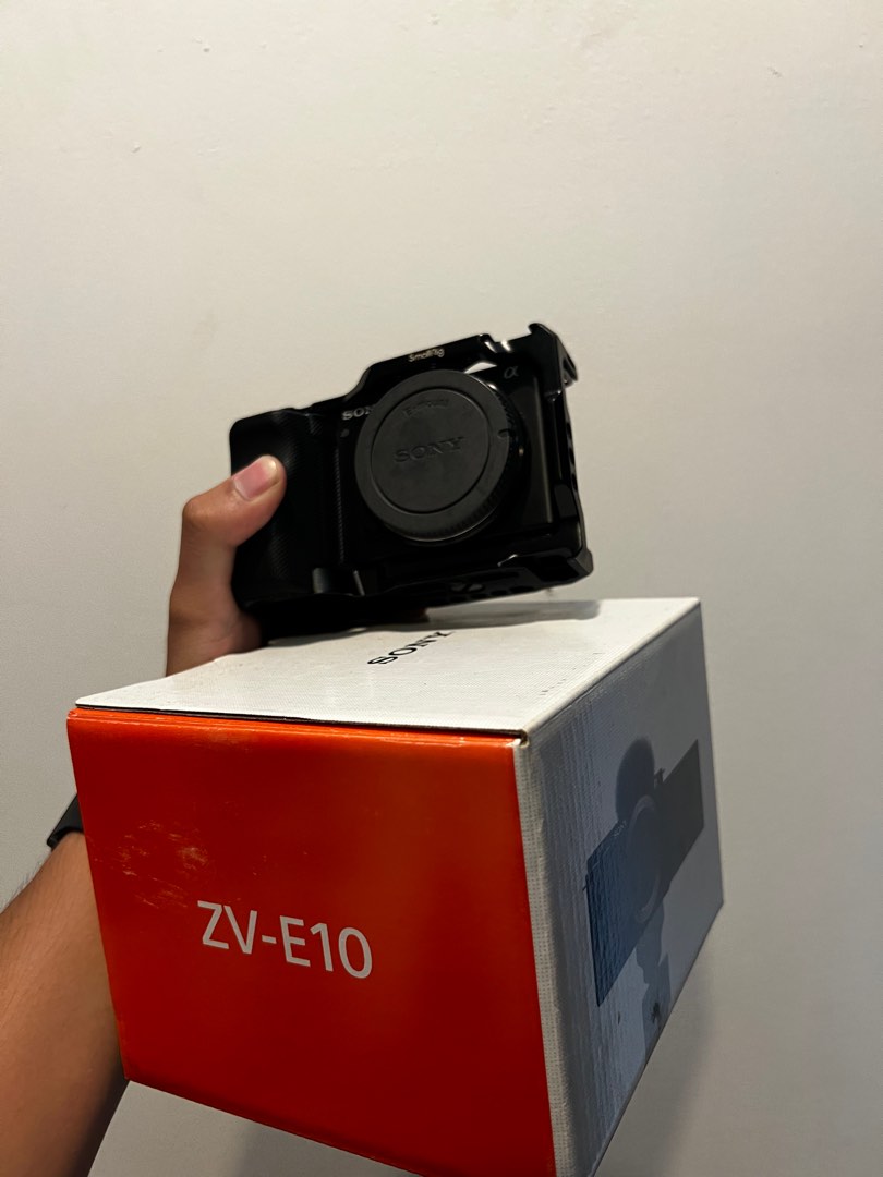 SONY ZV-E10 MIRRORLESS CAMERA (BODY ONLY), Photography, Cameras on ...