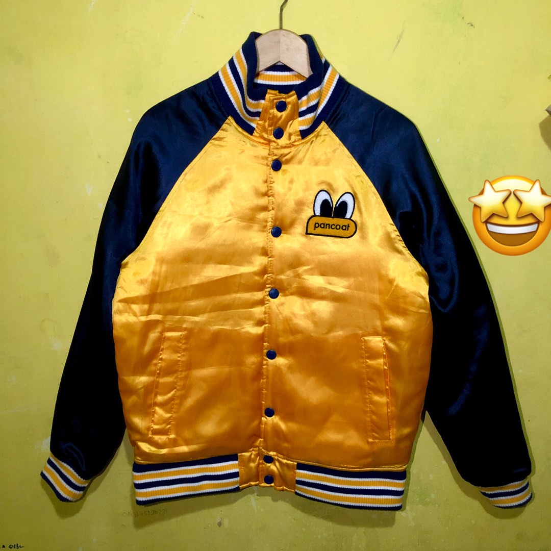 Varsity pancoat bahan satin bnwt ( bukan barang thrift ), Fesyen Pria ...