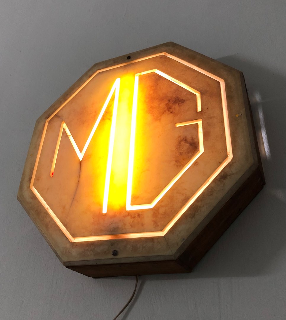 Vintage MG Car Garage Advertising Lightbox, Hobbies & Toys ...