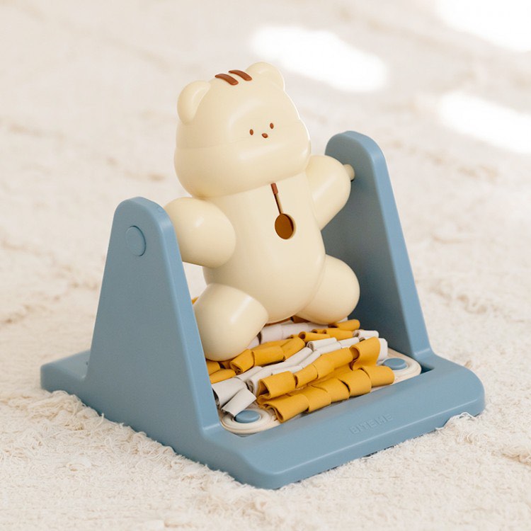 韓國寵物漏食玩具 Bite Me 瘋狂松鼠 狗狗玩具 漏食玩具, 寵物用品, 寵物及其他在旋轉拍賣