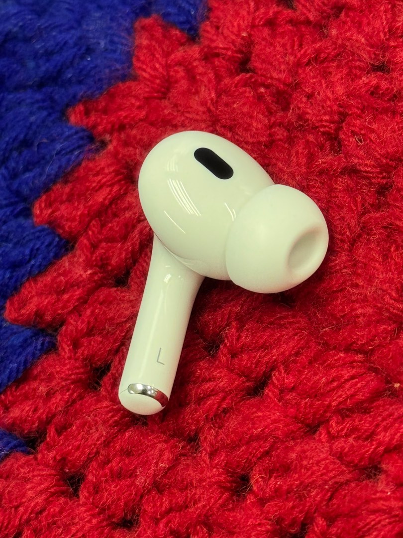 AirPods Pro Gen 2 USB-C Left side / AirPods Pro 2 USB-C Left side ...