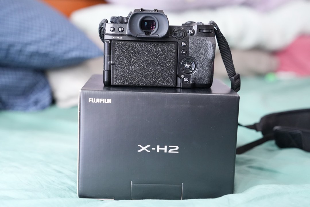 Fuji X-H2 with free CF card and reader, Photography, Cameras on Carousell