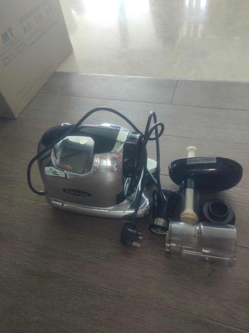 Omega 8226 green juicer complete set PLUS 2nd set Omega 8004 without ...