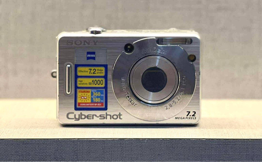 Sony Cyber-shot DSC-W70 digital camera, Photography, Cameras on Carousell