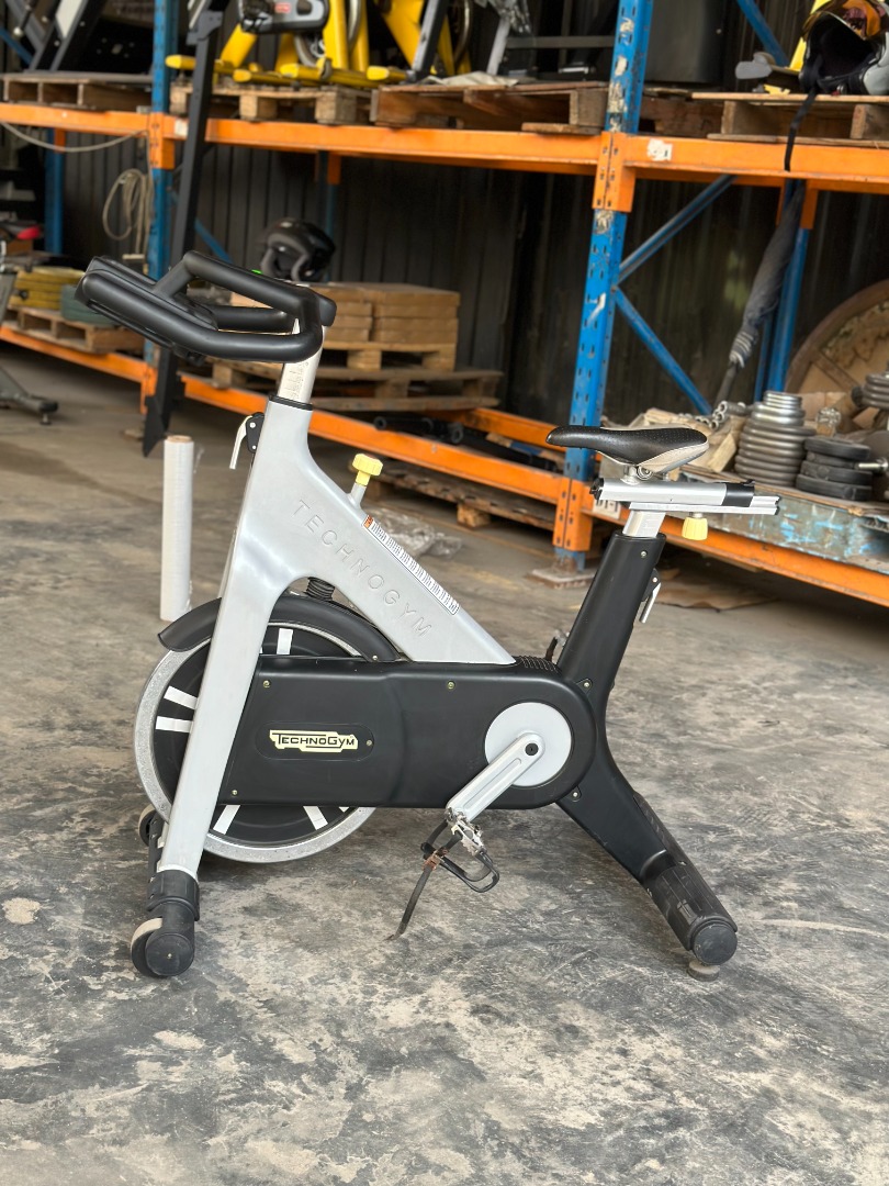 Technogym Spinning Bike Indoor Cycle Group Gym Equipment, Sports ...
