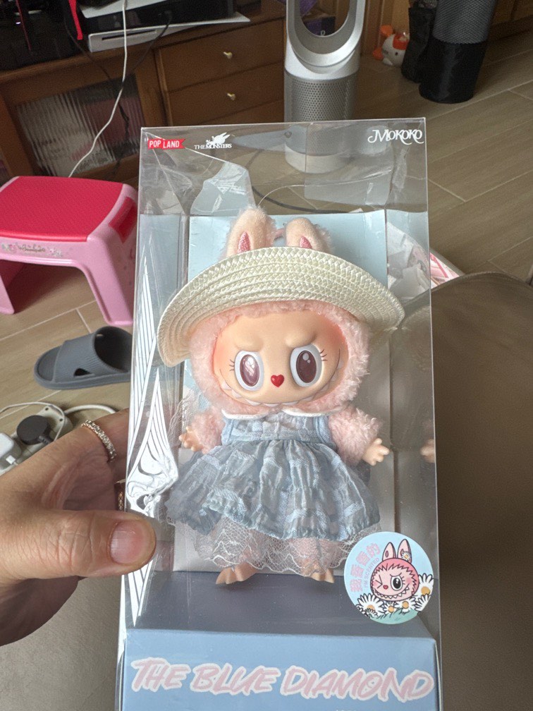 The blue diamond labubu mokoko, 興趣及遊戲, 玩具 & 遊戲類 - Carousell