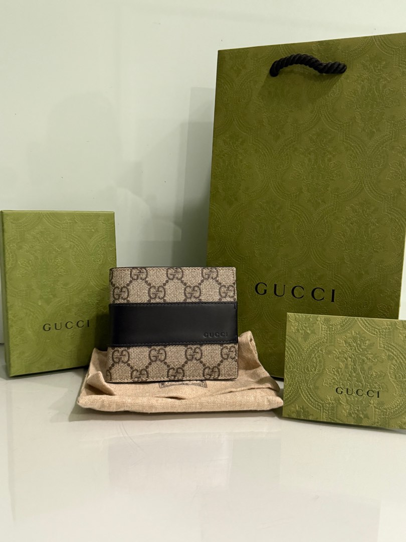 (Full set with receipt) Authentic Gucci Logo Bi-Fold wallet, Luxury ...