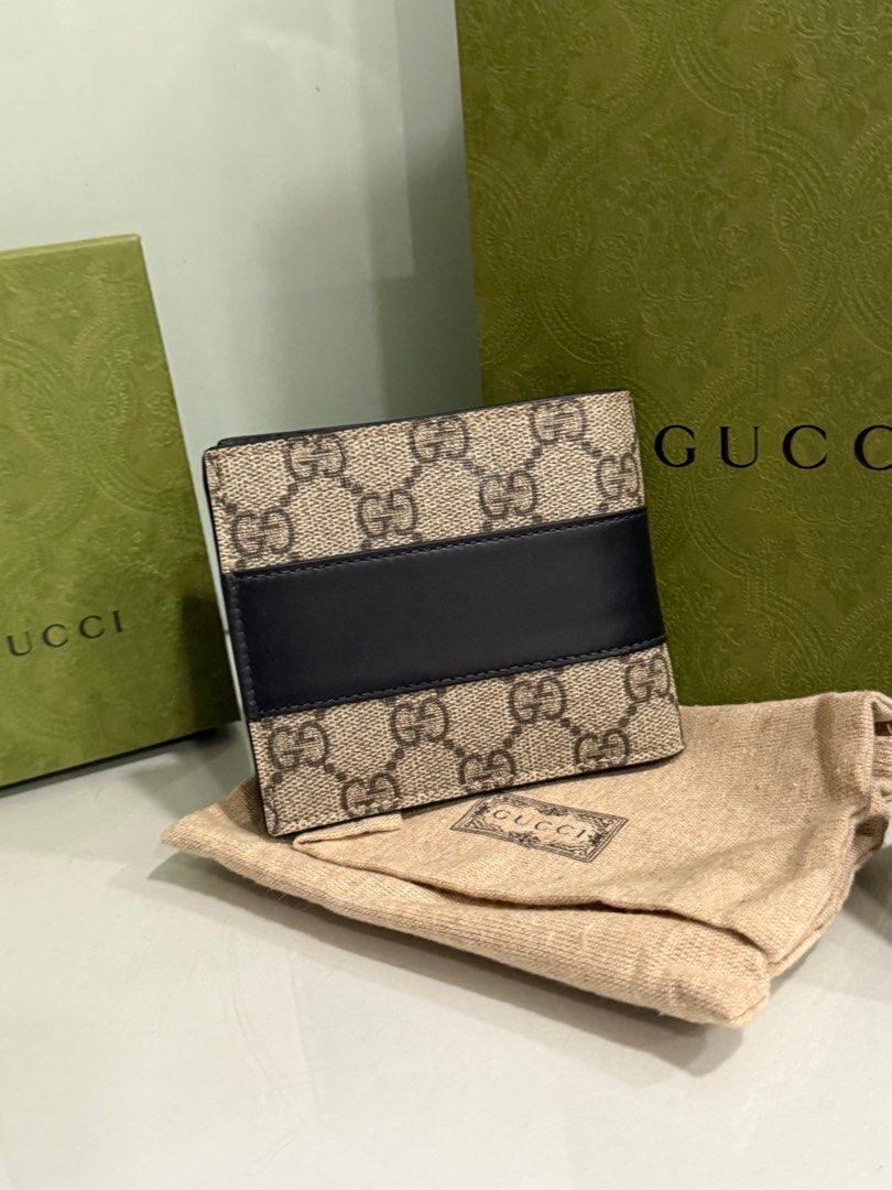(Full set with receipt) Authentic Gucci Logo Bi-Fold wallet, Luxury ...
