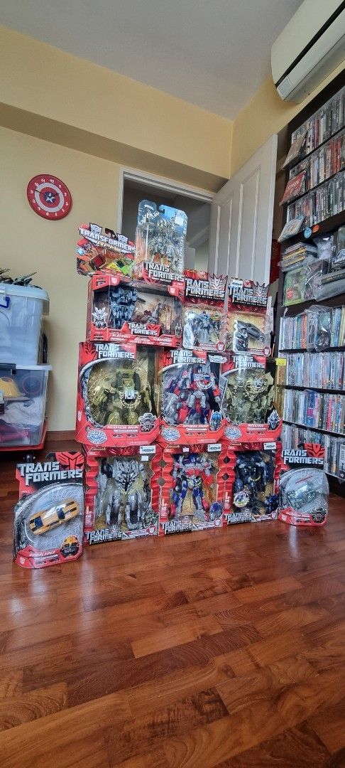 Optimus Prime, Megatron, Bumblebee, Jetfire, Brawl, Scorponok, Blackout ...