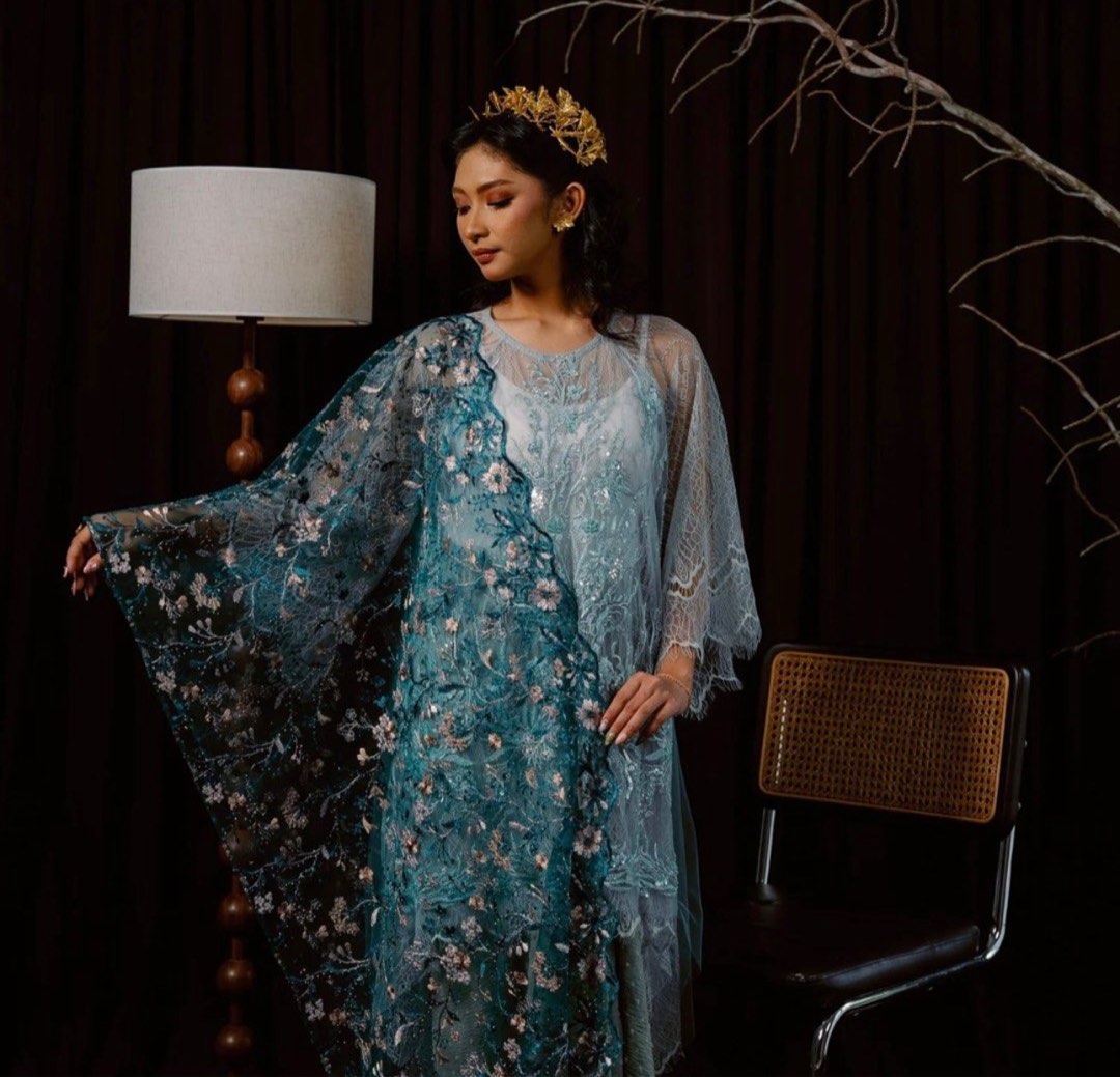 Qusantara Azalea Bejewelled Selendang Shawl Emerald Green, Women's ...