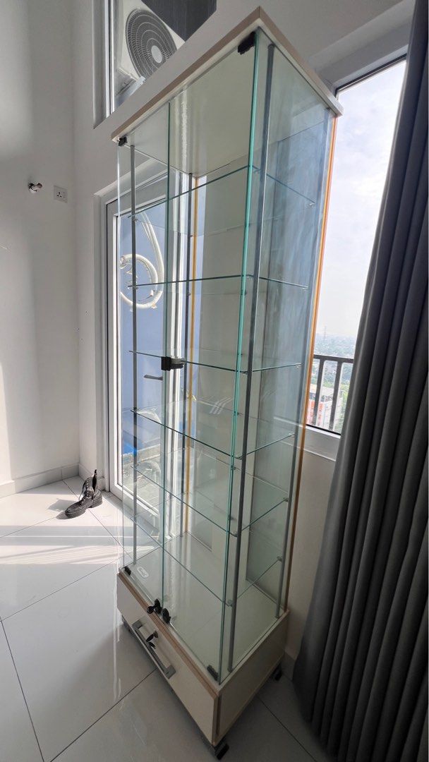 Rak kaca hiasan estetik, Perabotan Rumah di Carousell