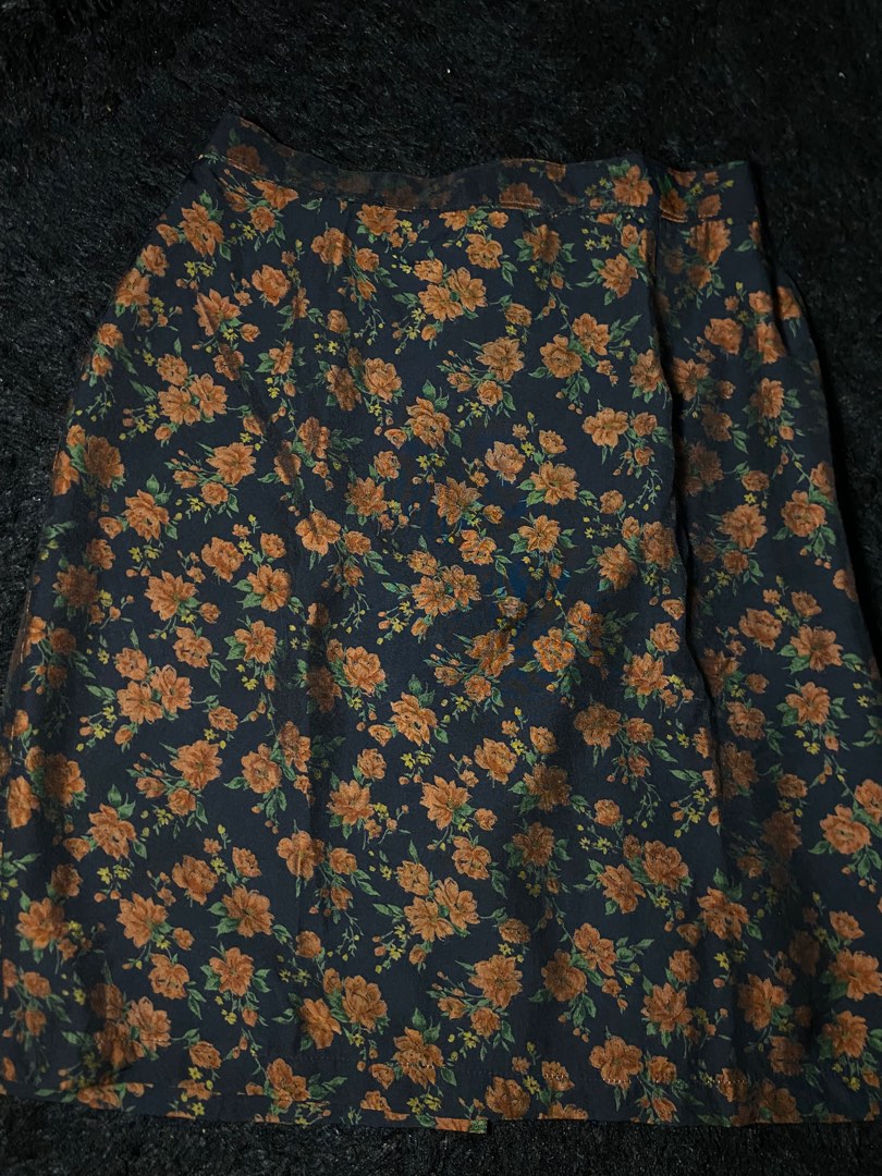 Rok Vintage Flowers, Fesyen Wanita, Pakaian Wanita, Gaun & Rok di Carousell
