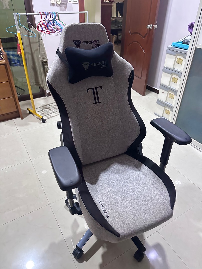 Secret Lab Titan Gaming Chair, Furniture & Home Living, Furniture ...