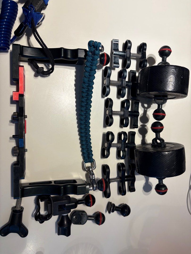 Underwater Camera Rig with Arms and Floats, Photography, Cameras on ...