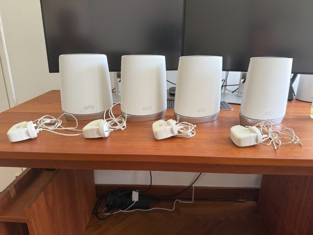 4 NETGEAR Router 750 Series Tri-Band WiFi 6 Mesh Add-on Satellite ...